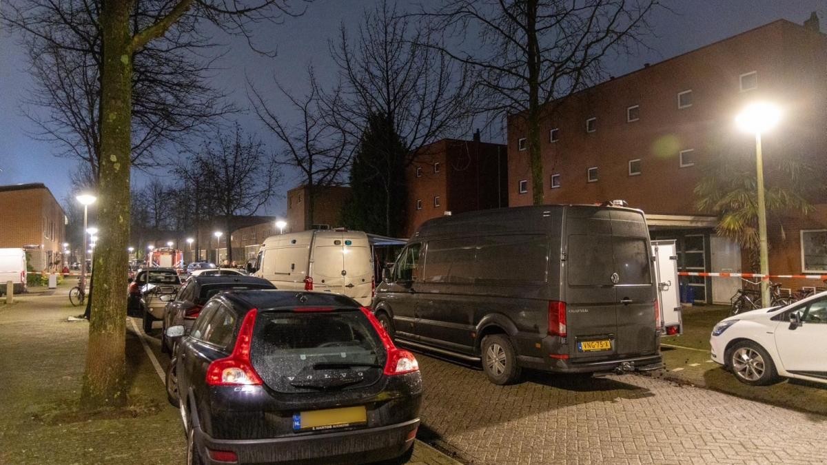 Man met explosieve stof aangehouden in Nieuw-Sloten - AT5