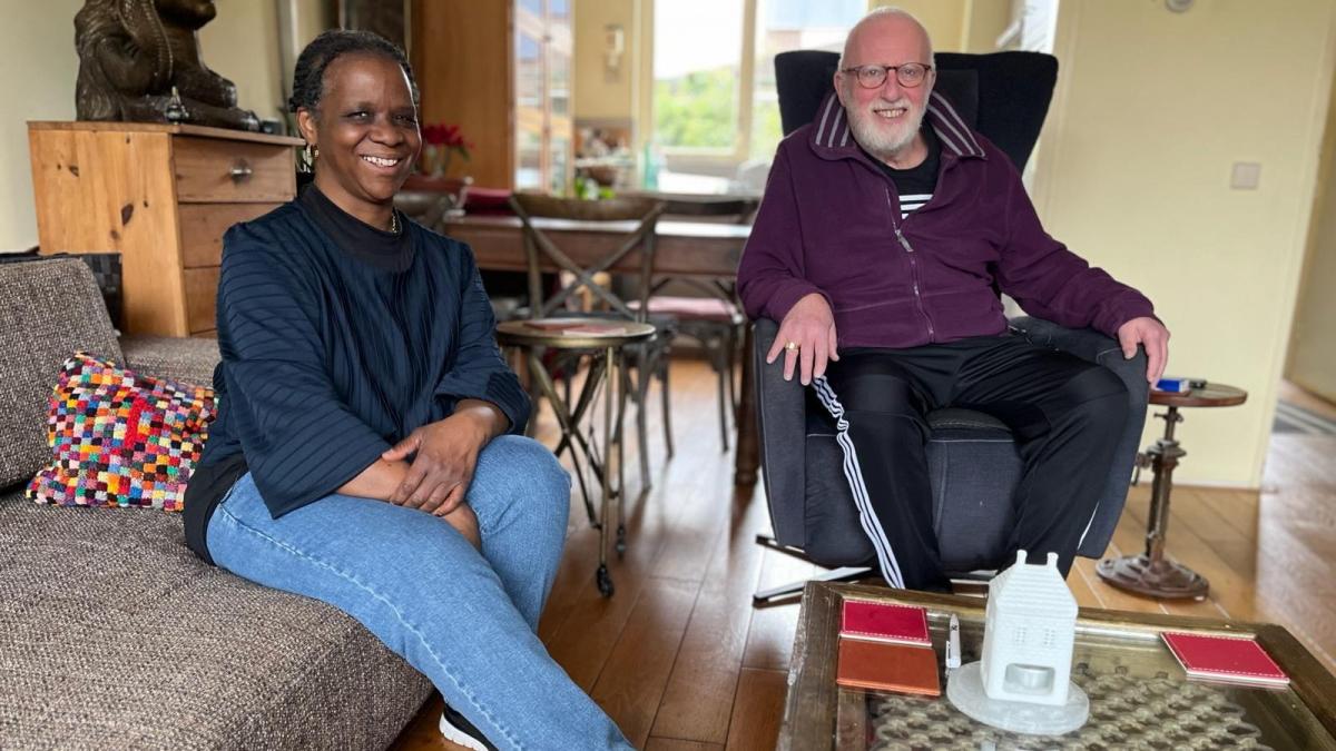 De werelden van Yvonne en Wim komen samen in Zorg voor Elkaar - AT5