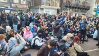36 mensen opgepakt na bezetting Binnengasthuisterrein, 5 agenten gewond ...