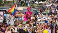 Beth Ditto en Billy Porter bij opening van Pride Village op Museumplein ...