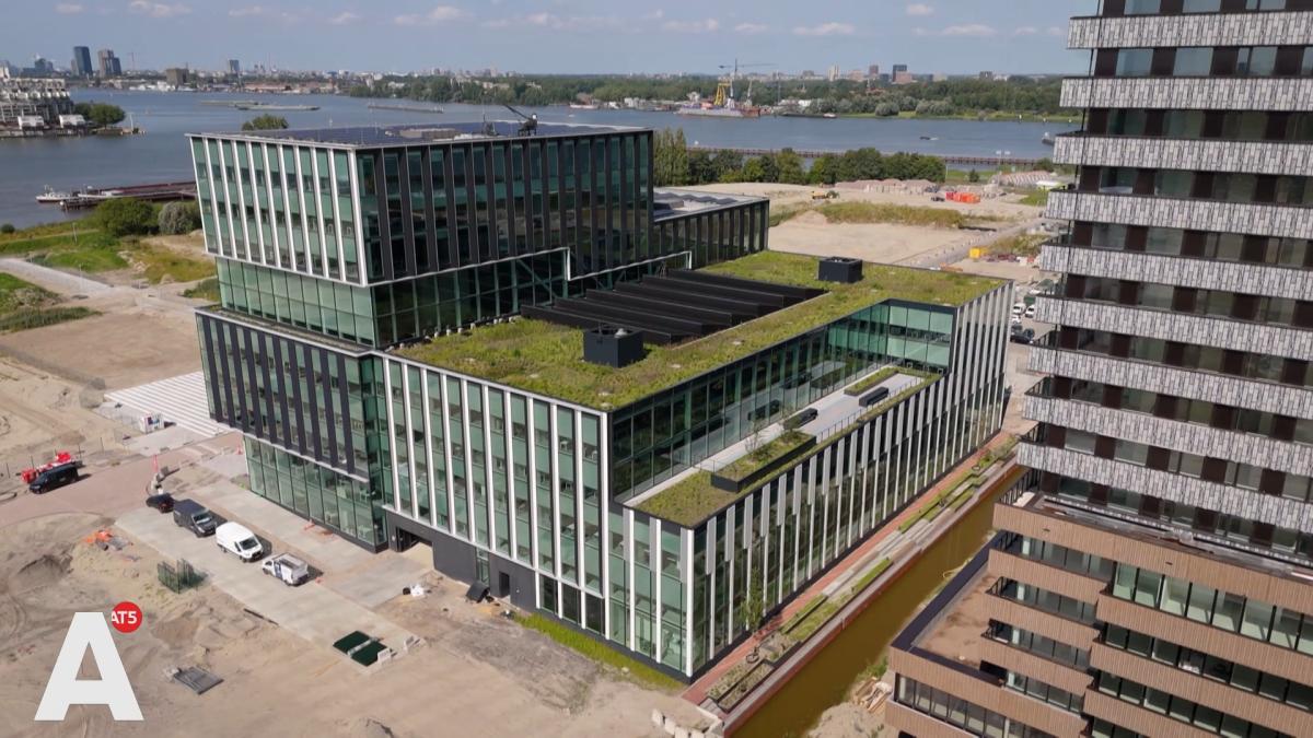 7000 studenten van Hogeschool Inholland starten in gloednieuw gebouw in Sluisbuurt - AT5