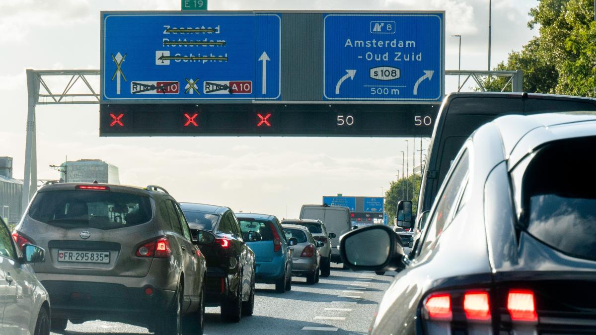 Run van 7,5 kilometer op lege A10, startschot van festival Op de Ring - AT5