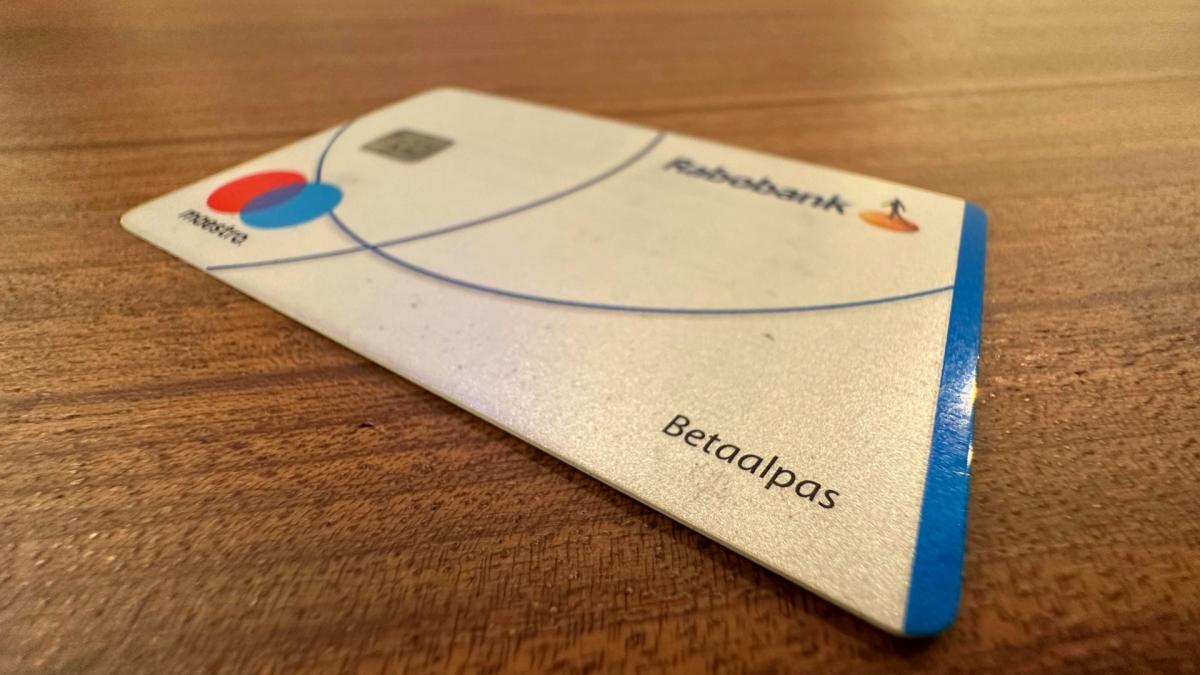 Anderhalf jaar cel voor man (26) die 20.000 euro heeft gepind met ...