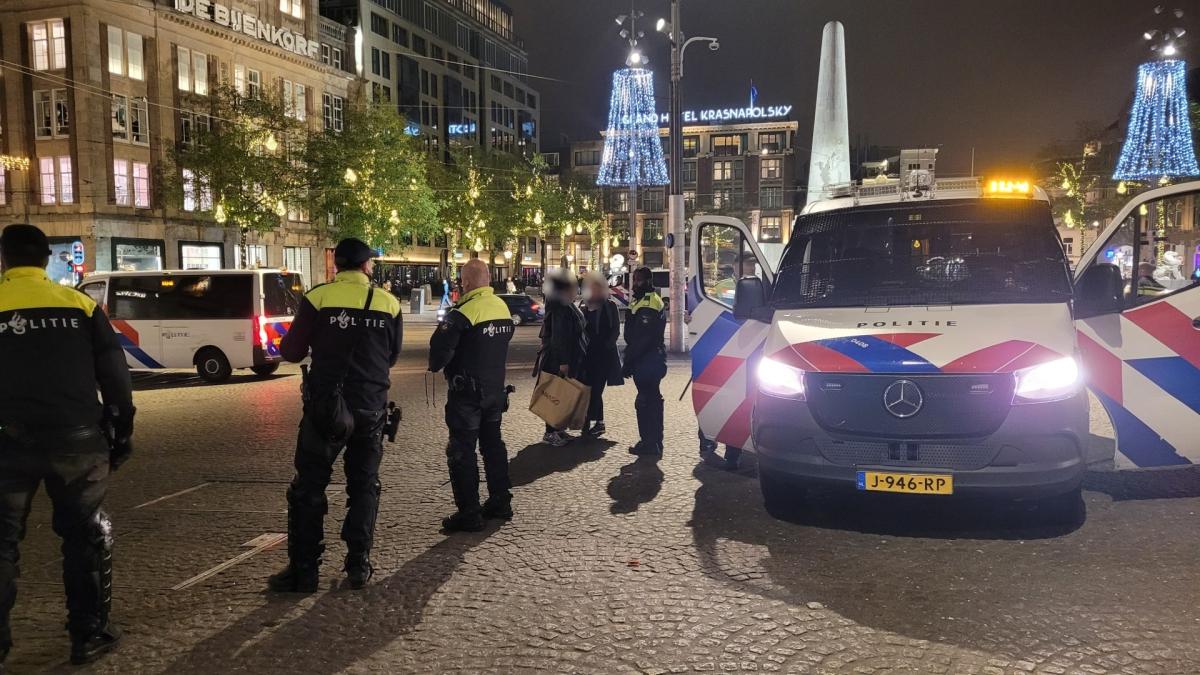 Beheerder van appgroep rond ongeregeldheden Ajax - Maccabi opgepakt - AT5