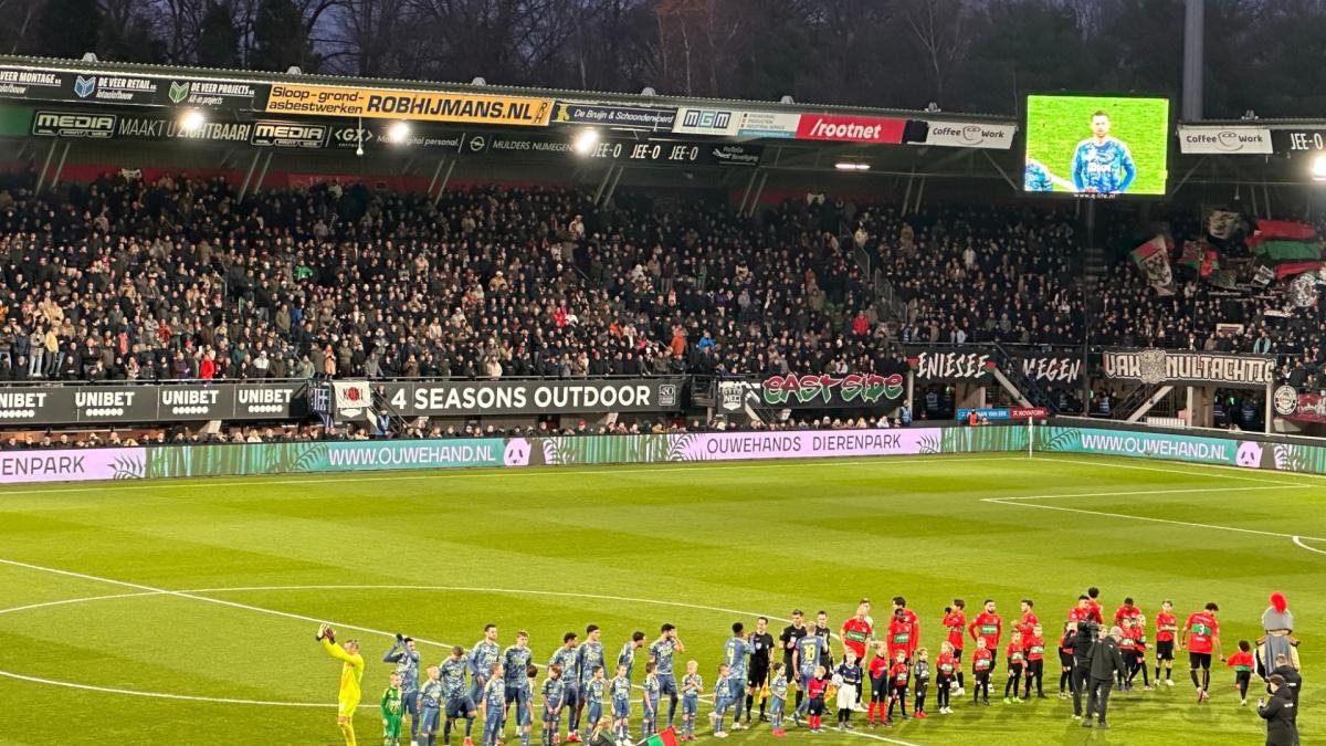 Ajax wint dankzij doelpunten Weghorst van NEC - AT5