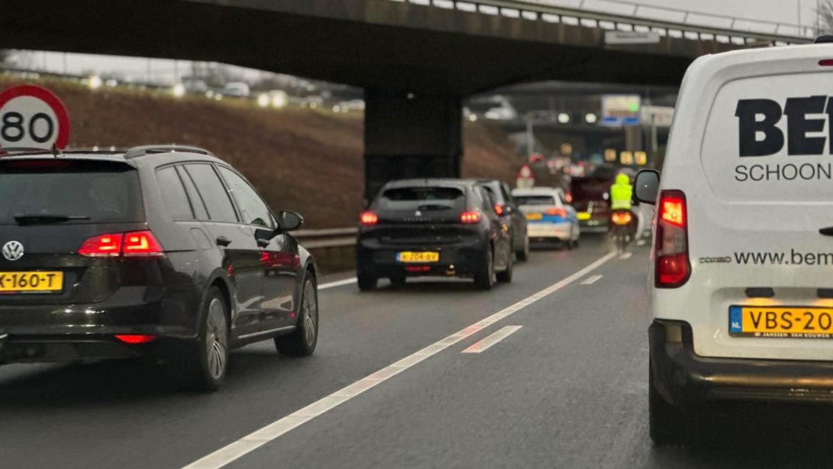 File op groot deel van A10 door ongeval - AT5