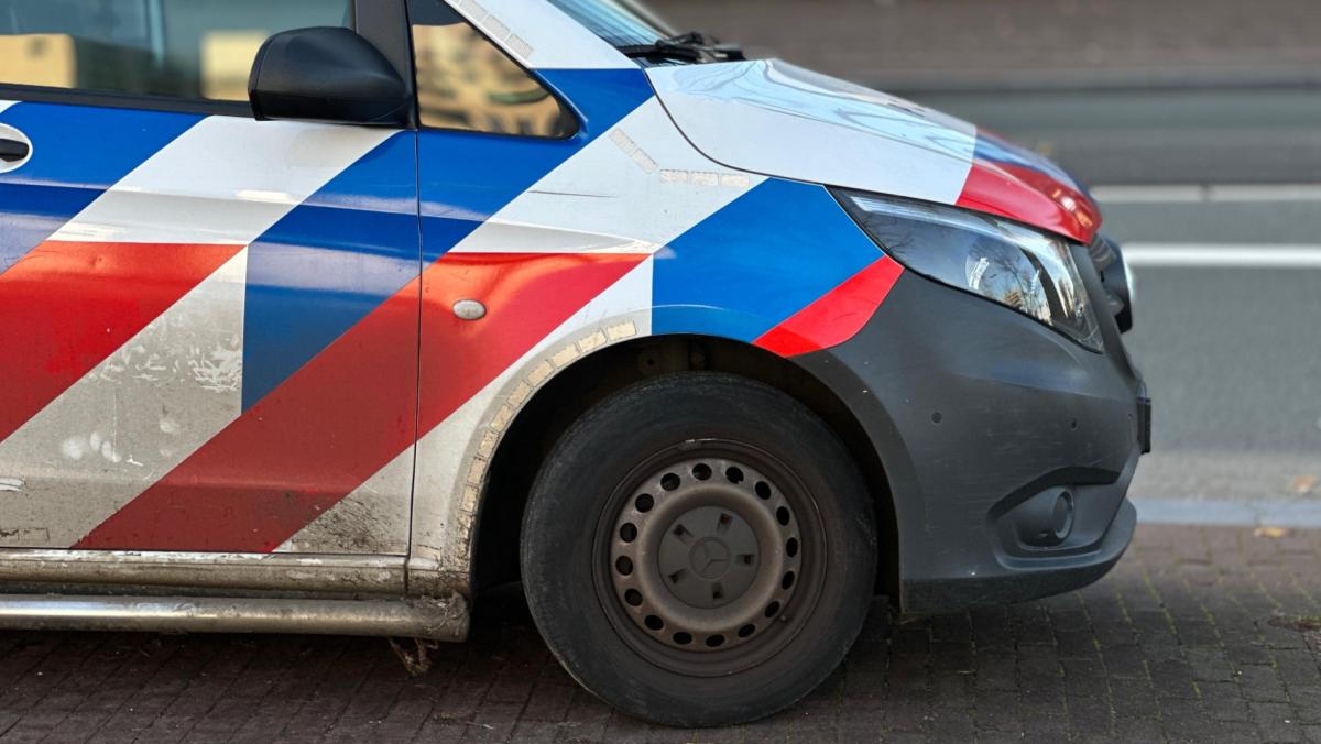 Corrupte agent veroordeeld tot 1,5 jaar cel voor lekken van politie-informatie - AT5