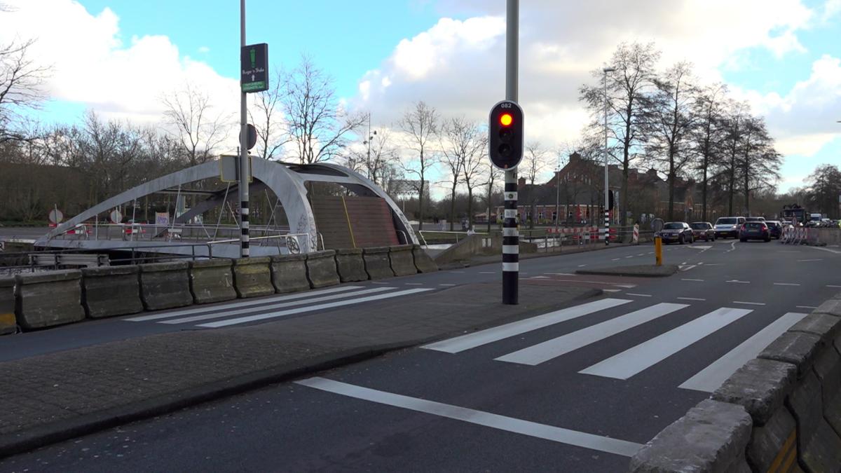 Kruispunt Haarlemmerweg / Van Hallstraat wordt aangepakt: ''Fietsers kunnen straks makkelijker ...