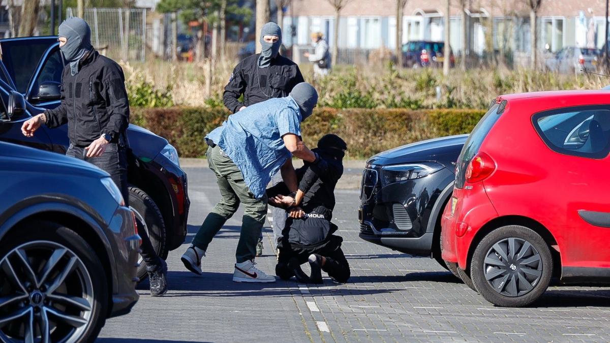 Gewonde bij schietpartij Slotervaart, arrestatieteam houdt verdachten ...
