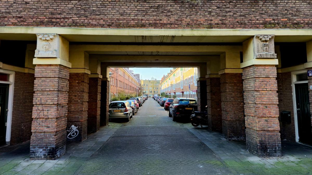 Dode man gevonden in woning Herculesstraat, politie houdt rekening met ...