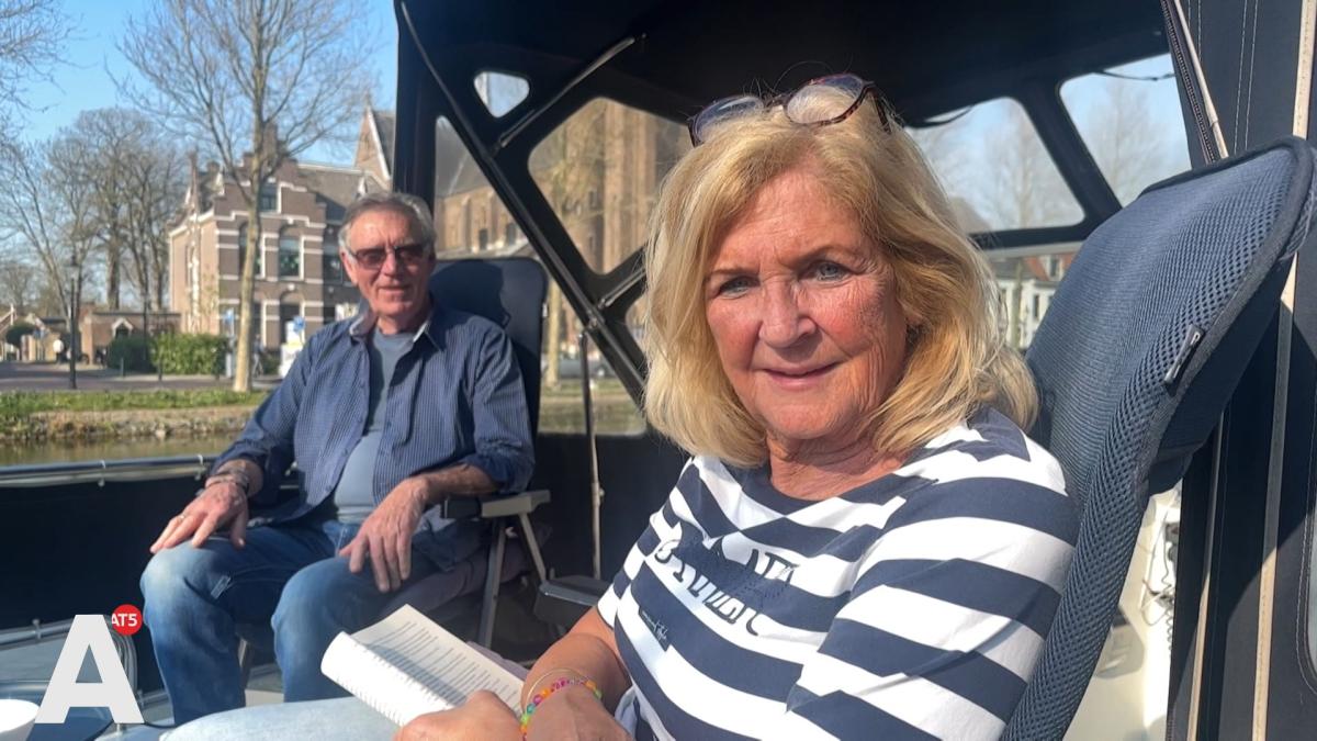 De eerste drijvende kapsalon ter wereld ligt in Weesp - Oozo.nl