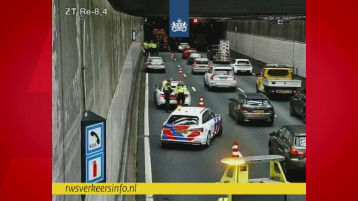 File op A10 door ongeluk met drie voertuigen in Zeeburgertunnel - AT5