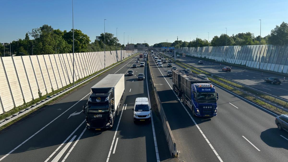 Verkeersdrukte valt mee bij eerste ochtendspits van afsluiting A1 bij Diemen - AT5