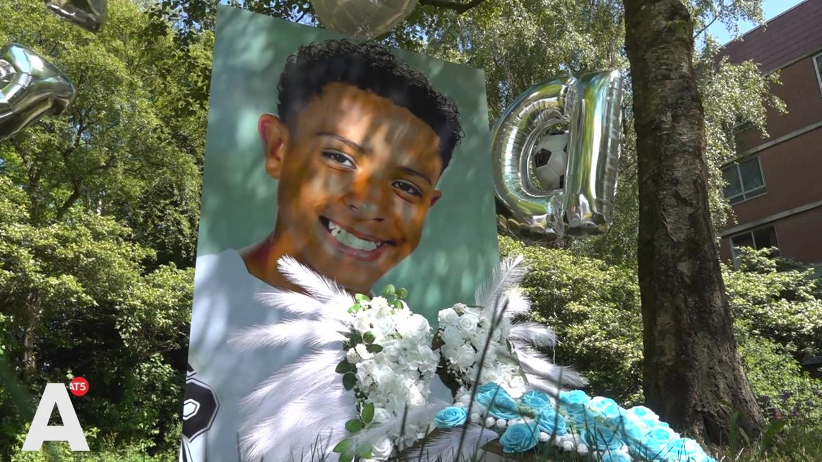 Tbs met dwang voor man die zijn zoon Gianny-Davey (12) doodstak - AT5