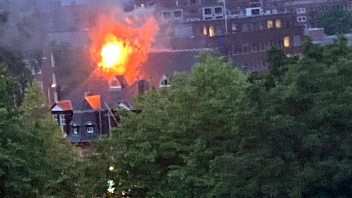 Blikseminslag veroorzaakt brand in dak Haarlemmermeerstation - AT5