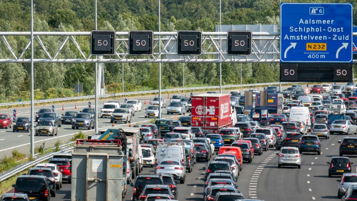 Opnieuw veel verkeersdrukte in en rond Amsterdam - AT5
