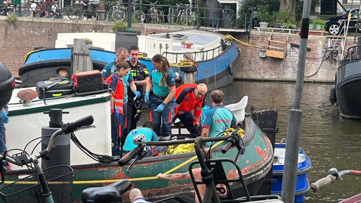 Man gereanimeerd nadat hij te water raakt in binnenstad - AT5