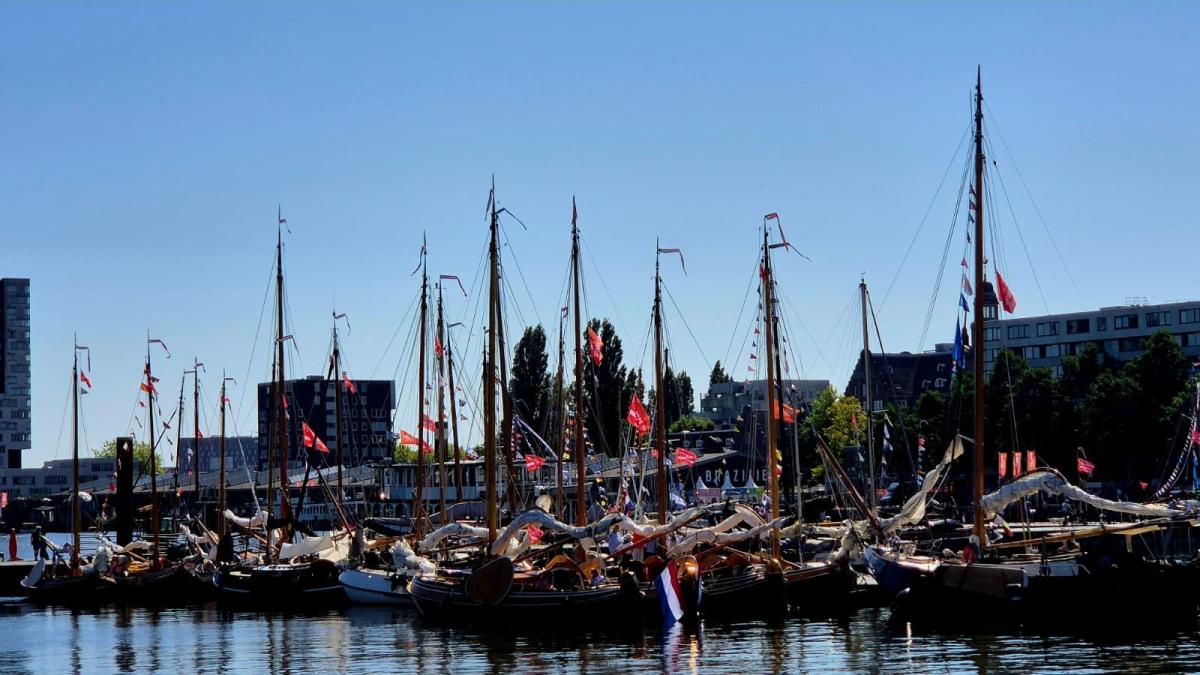 Liveblog Sail: Eerste schepen verlaten kade IJmuiden voor Sail-In ...