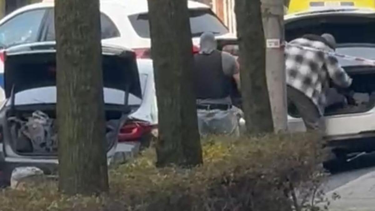 Deel Weesperstraat uren afgesloten wegens verward persoon - AT5
