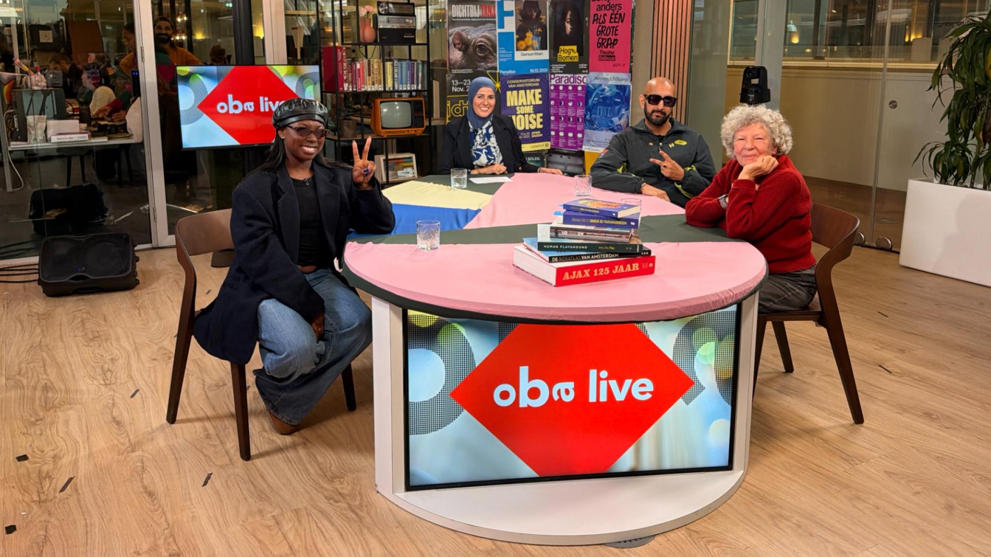 Sylvana Simons, synthesizers en satisfyers - AT5