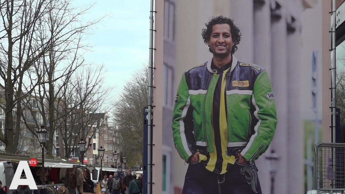 Metershoge poster van ombudsman 'toevallig' naast Stopera: "Halsema kan ...