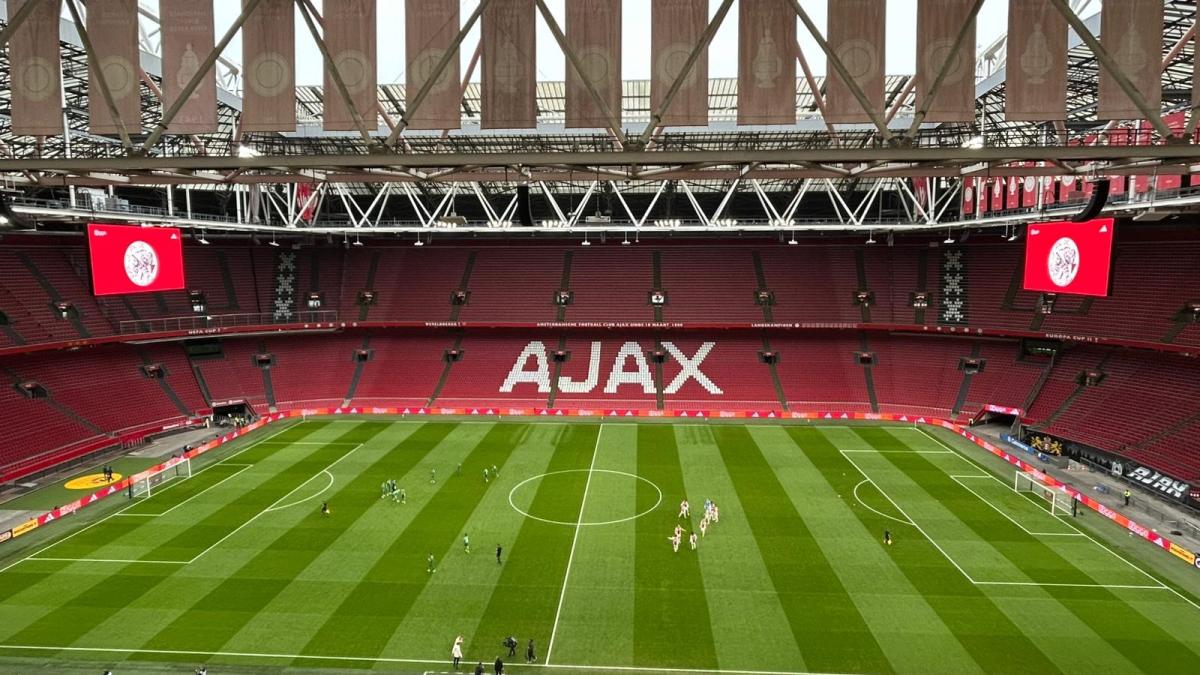 Ajax wint in een lege Johan Cruijff Arena met 2-0 van FC Groningen - AT5