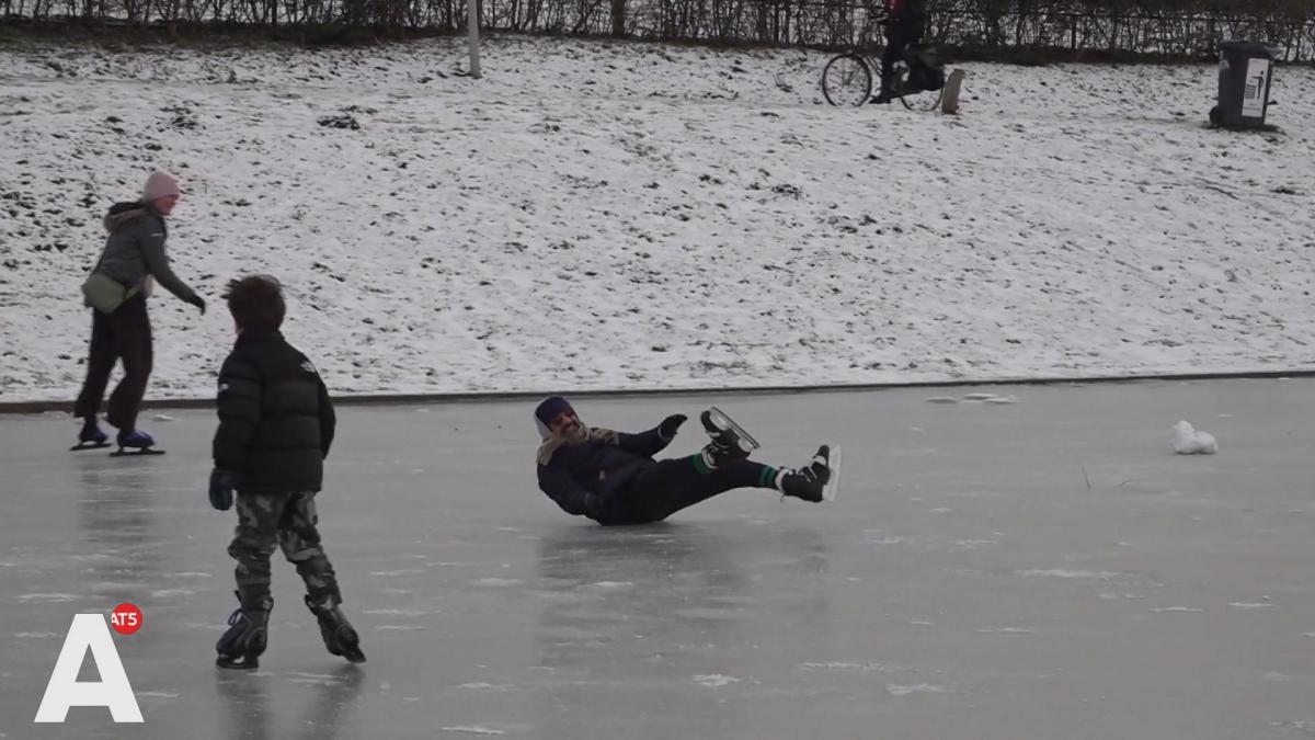 Schaatsen op straat, glibberen over stoepen en vannacht code oranje - AT5