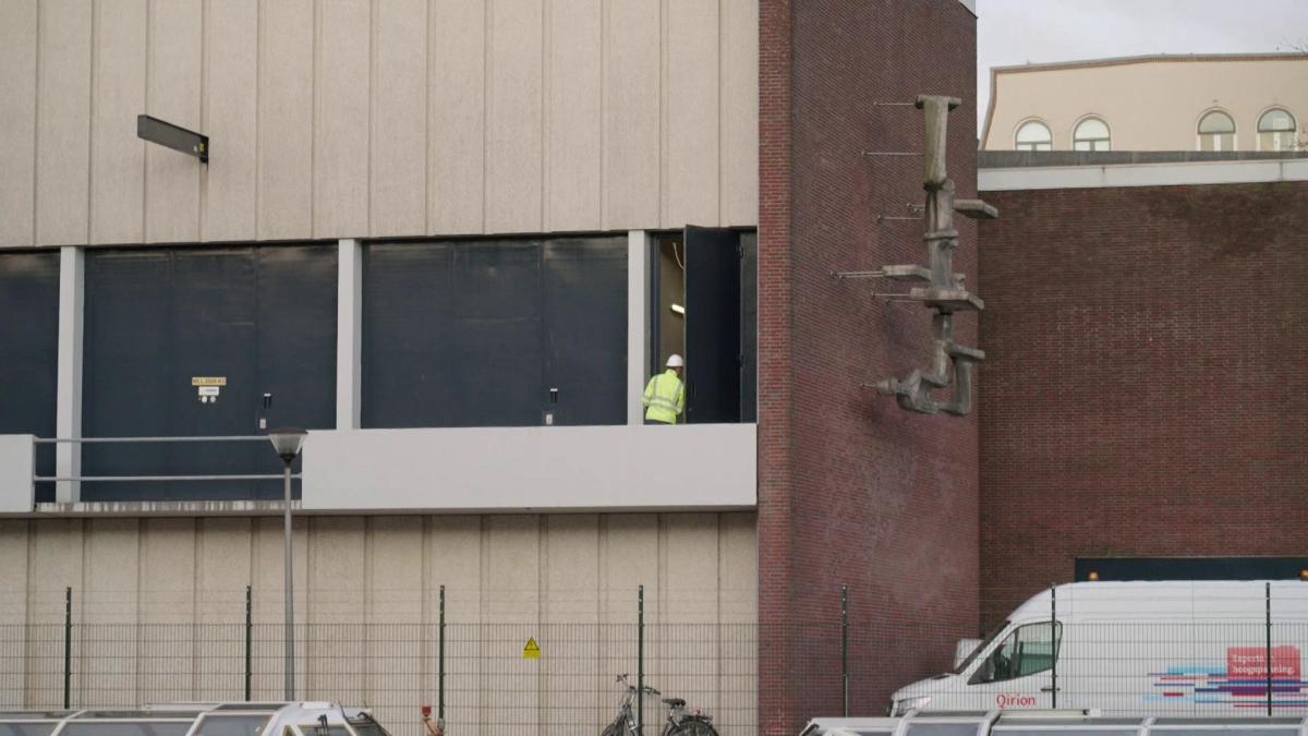 Door explosie getroffen elektriciteitscentrale voorlopig buiten werking ...