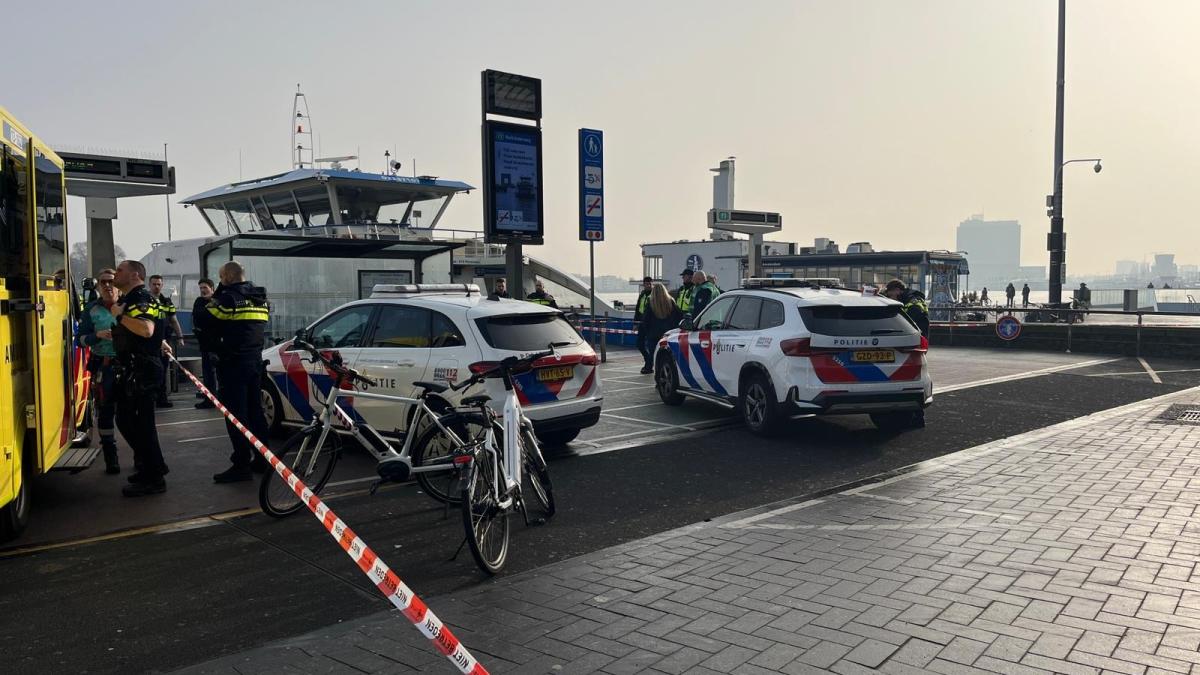 Verdachte van steekpartij bij pont CS is 22-jarige vrouw, motief ...